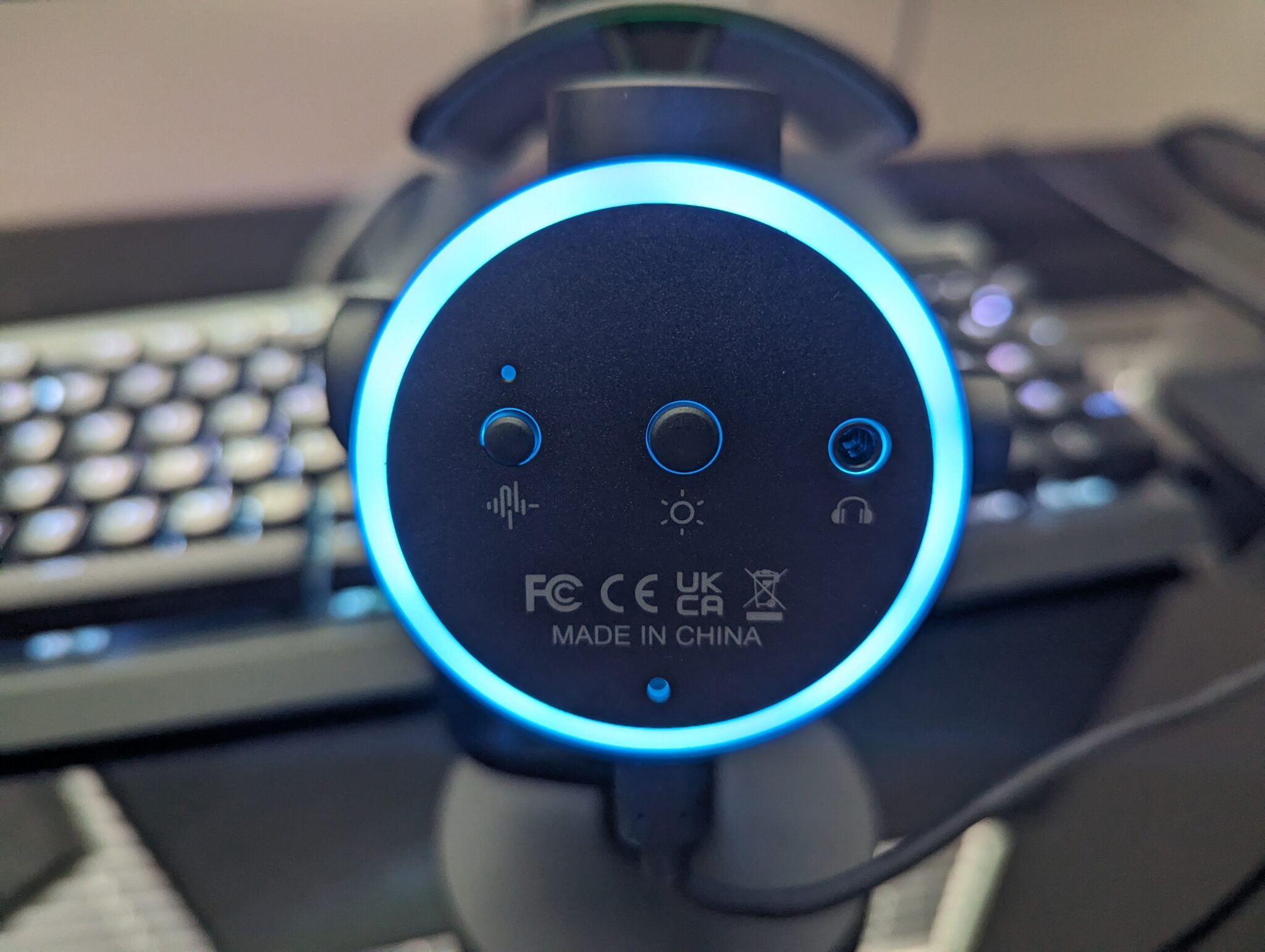 Fifine-AM6-Noise-Reduction-and-RGB-Buttons - PC Builds On A Budget