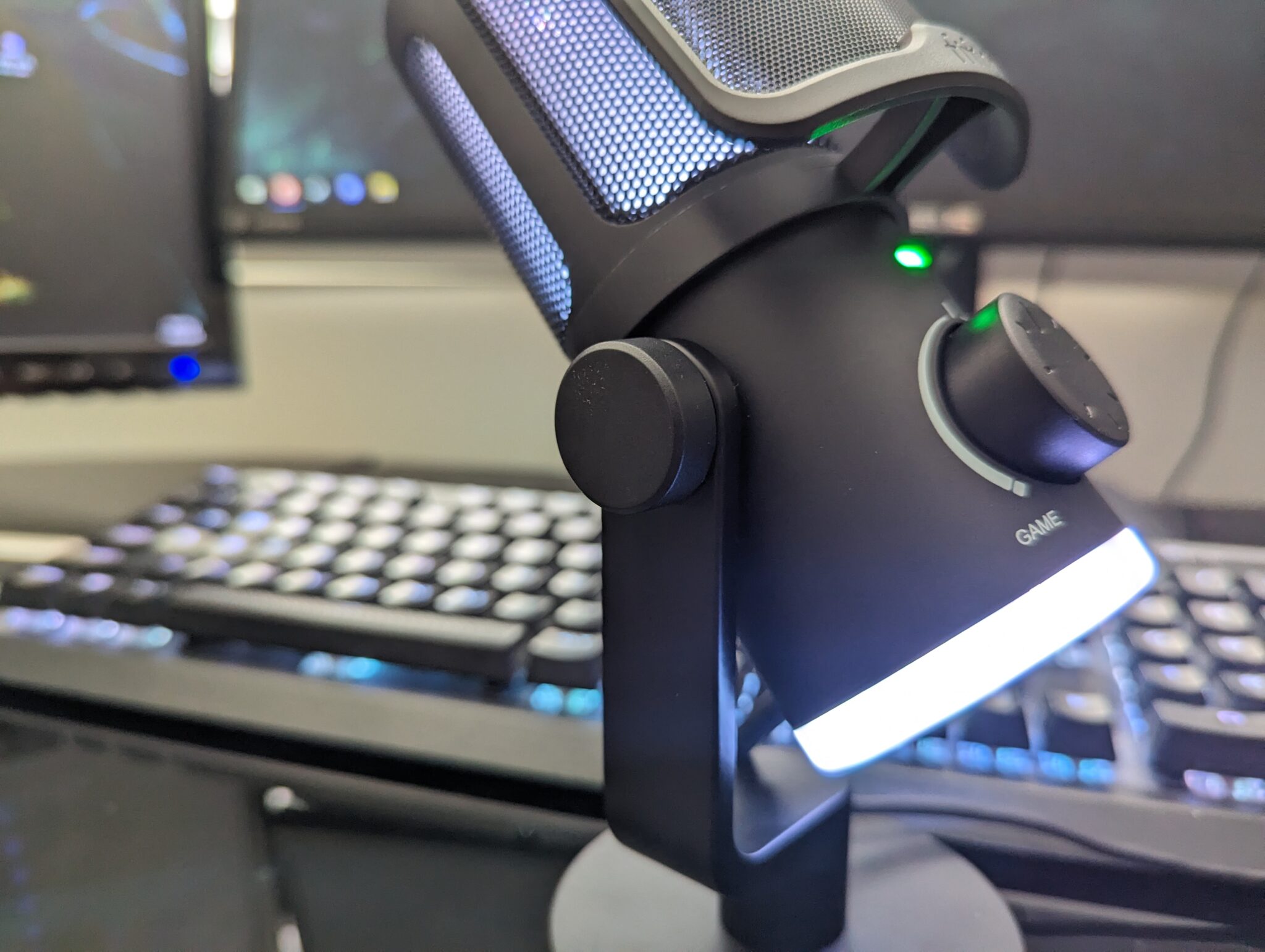 Fifine-AM6-Side-Angle-Adjustment-Knob - PC Builds On A Budget